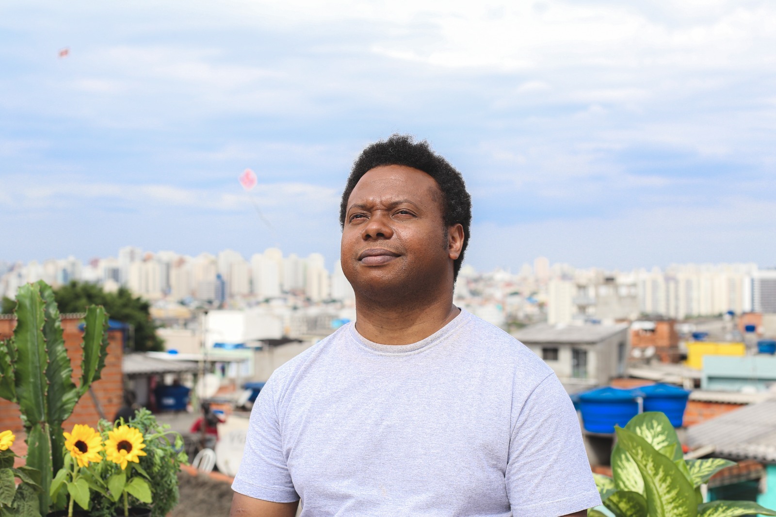 Miguel Rocha, estudante egresso da SP Escola de Teatro, concorre ao ...